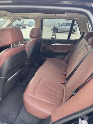 Black BMW X5 2016 in Vilnius, with an engine capacity of 2.00 L and mileage of 189 thousand km for 19999 €, photo 13 on AUTOMOTO.COM.LV