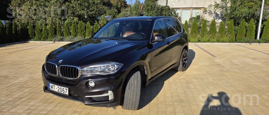 Black BMW X5 2016 in Riga, with an engine capacity of 3.00 L and mileage of 338 thousand km for 18900 €, photo 3 on AUTOMOTO.COM.LV