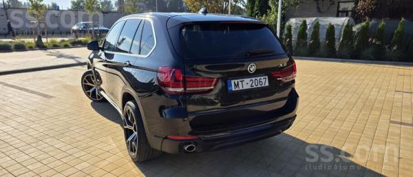 Melns BMW X5 2016 Rīga, ar dzinēja tilpumu 3.00 L un nobraukumu 338 tūkst. km par 18900 €, foto 4 vietnē AUTOMOTO.COM.LV