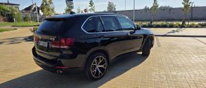 Black BMW X5 2016 in Riga, with an engine capacity of 3.00 L and mileage of 338 thousand km for 18900 €, photo 5 on AUTOMOTO.COM.LV