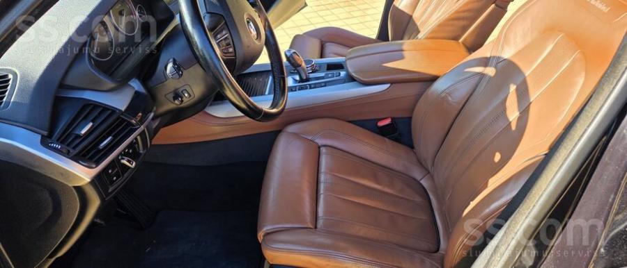 Black BMW X5 2016 in Riga, with an engine capacity of 3.00 L and mileage of 338 thousand km for 18900 €, photo 12 on AUTOMOTO.COM.LV