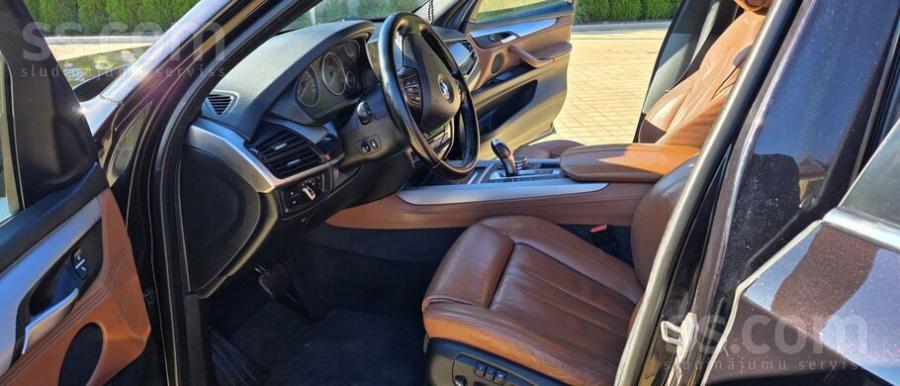 Black BMW X5 2016 in Riga, with an engine capacity of 3.00 L and mileage of 338 thousand km for 18900 €, photo 17 on AUTOMOTO.COM.LV
