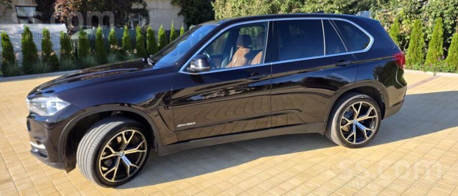 Black BMW X5 2016 in Riga, with an engine capacity of 3.00 L and mileage of 338 thousand km for 18900 €, photo 18 on AUTOMOTO.COM.LV