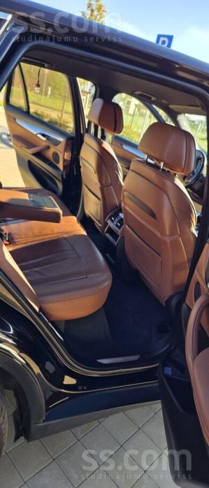 Black BMW X5 2016 in Riga, with an engine capacity of 3.00 L and mileage of 338 thousand km for 18900 €, photo 19 on AUTOMOTO.COM.LV