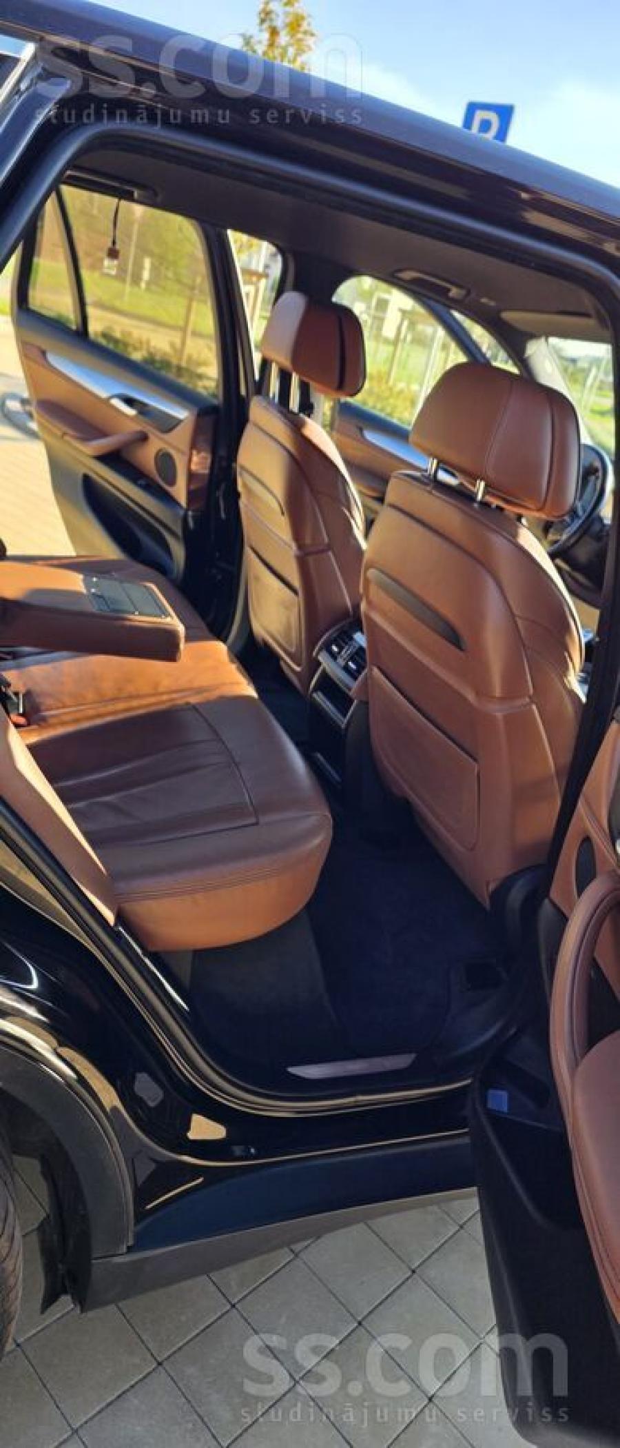 Black BMW X5 2016 in Riga, with an engine capacity of 3.00 L and mileage of 338 thousand km for 18900 €, photo 19 on AUTOMOTO.COM.LV
