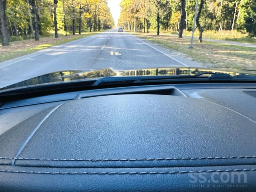Black BMW X5 2016 in Riga, with an engine capacity of 3.00 L and mileage of 169 thousand km for 28900 €, photo 8 on AUTOMOTO.COM.LV