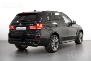 Black BMW X5 2017 in Riga, with an engine capacity of 3.00 L and mileage of 259 thousand km for 26900 €, photo 2 on AUTOMOTO.COM.LV