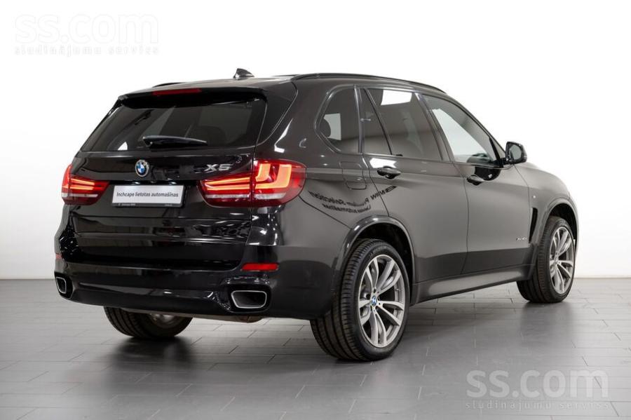 Black BMW X5 2017 in Riga, with an engine capacity of 3.00 L and mileage of 259 thousand km for 26900 €, photo 2 on AUTOMOTO.COM.LV
