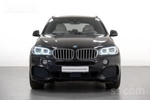 Black BMW X5 2017 in Riga, with an engine capacity of 3.00 L and mileage of 259 thousand km for 26900 €, photo 3 on AUTOMOTO.COM.LV
