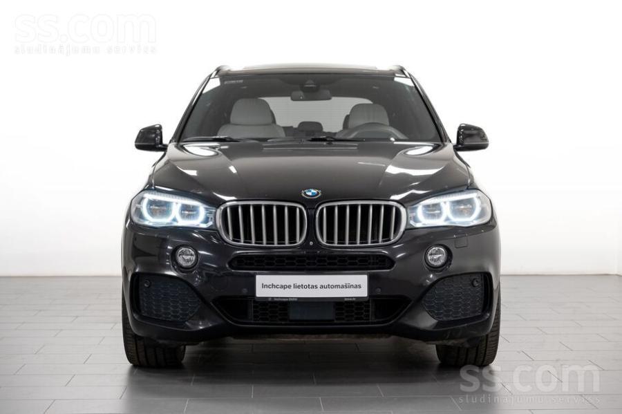 Black BMW X5 2017 in Riga, with an engine capacity of 3.00 L and mileage of 259 thousand km for 26900 €, photo 3 on AUTOMOTO.COM.LV