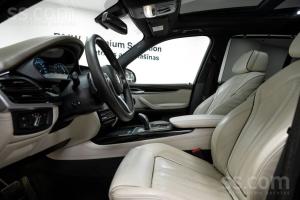 Black BMW X5 2017 in Riga, with an engine capacity of 3.00 L and mileage of 259 thousand km for 26900 €, photo 6 on AUTOMOTO.COM.LV
