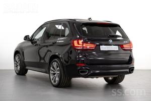 Black BMW X5 2017 in Riga, with an engine capacity of 3.00 L and mileage of 259 thousand km for 26900 €, photo 13 on AUTOMOTO.COM.LV