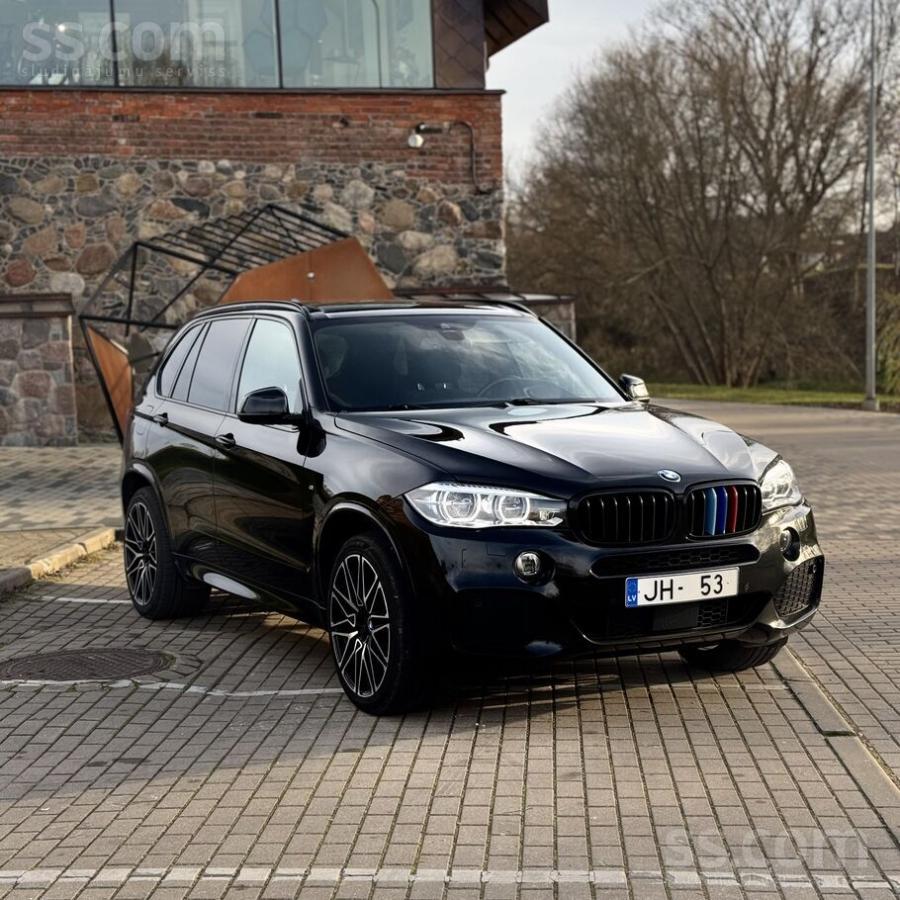 Black BMW X5 2017 in Rezekne, with an engine capacity of 3.00 L and mileage of 0 thousand km for 23690 €, photo 5 on AUTOMOTO.COM.LV