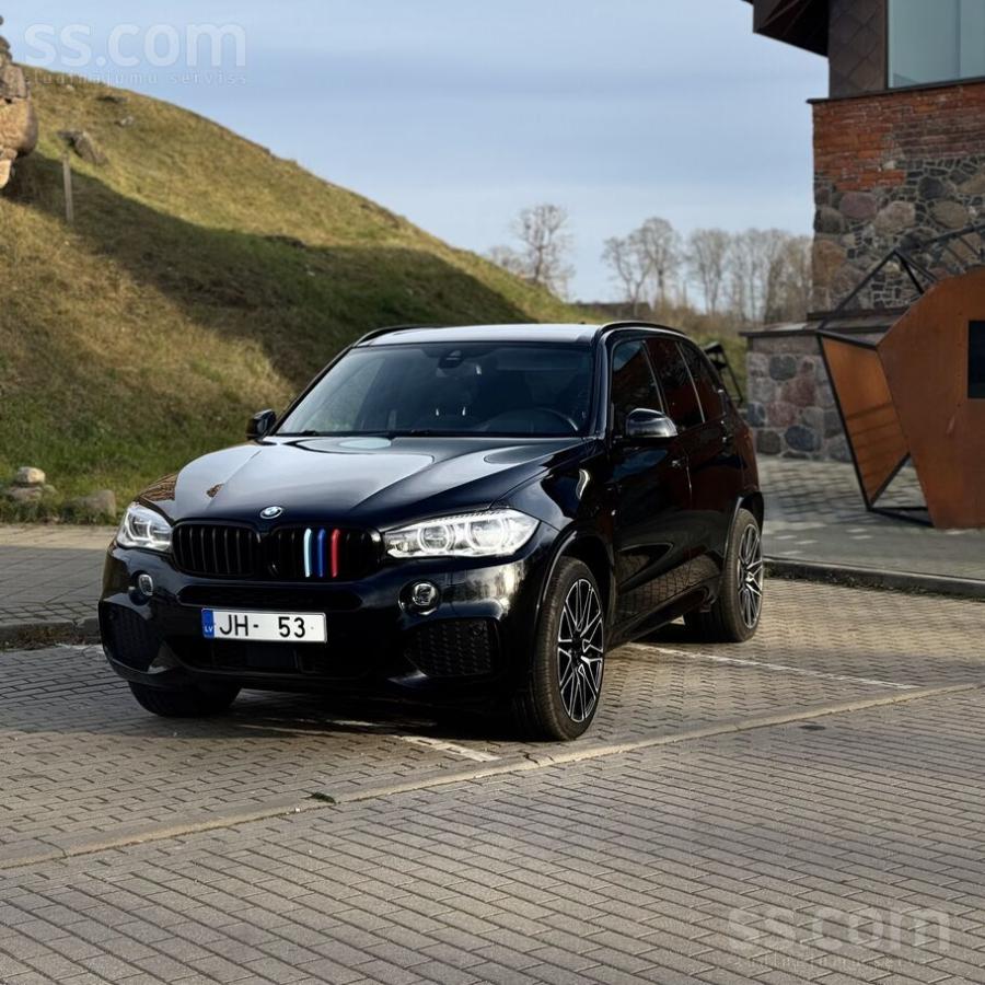 Black BMW X5 2017 in Rezekne, with an engine capacity of 3.00 L and mileage of 0 thousand km for 23690 €, photo 6 on AUTOMOTO.COM.LV