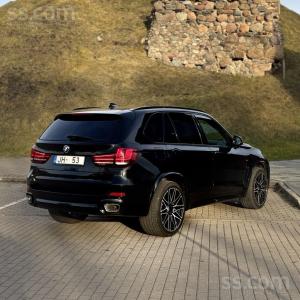 Black BMW X5 2017 in Rezekne, with an engine capacity of 3.00 L and mileage of 0 thousand km for 23690 €, photo 7 on AUTOMOTO.COM.LV