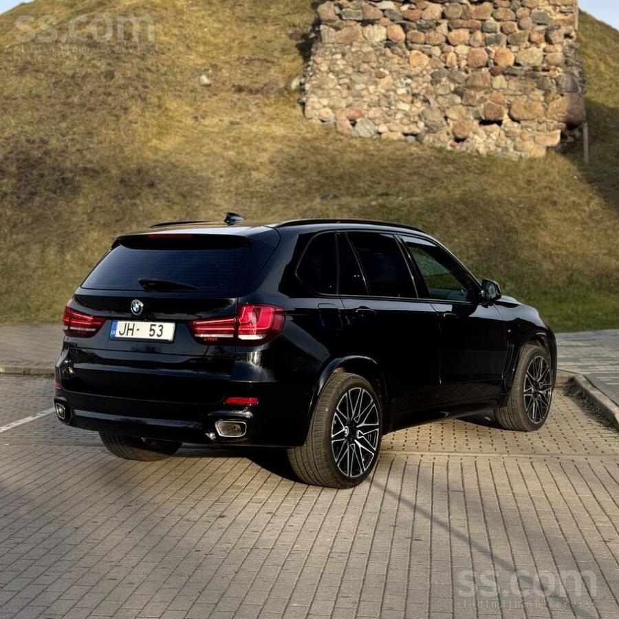Black BMW X5 2017 in Rezekne, with an engine capacity of 3.00 L and mileage of 0 thousand km for 23690 €, photo 7 on AUTOMOTO.COM.LV
