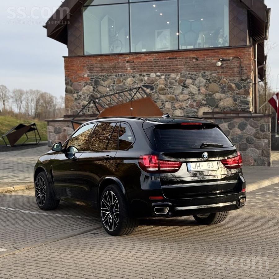 Black BMW X5 2017 in Rezekne, with an engine capacity of 3.00 L and mileage of 0 thousand km for 23690 €, photo 8 on AUTOMOTO.COM.LV