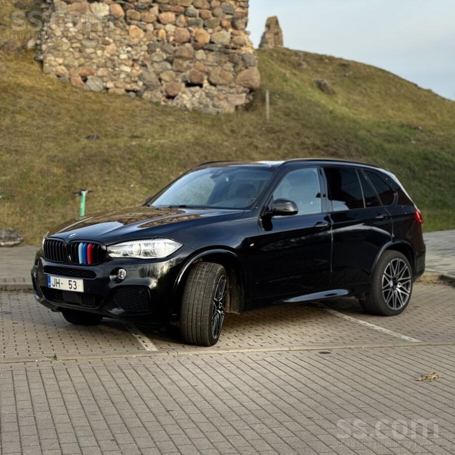 Black BMW X5 2017 in Rezekne, with an engine capacity of 3.00 L and mileage of 0 thousand km for 23690 €, photo 9 on AUTOMOTO.COM.LV