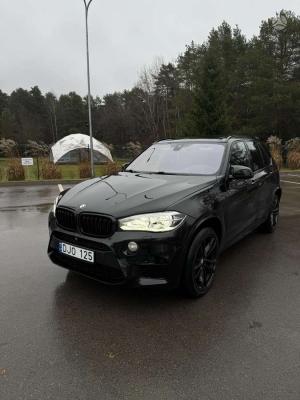 Melns BMW X5 2017 Panevēža, ar dzinēja tilpumu 2.00 L un nobraukumu 69 tūkst. km par 21000 €, foto  vietnē AUTOMOTO.COM.LV