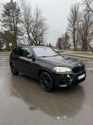 Black BMW X5 2017 in Panevezys, with an engine capacity of 2.00 L and mileage of 69 thousand km for 21000 €, photo 2 on AUTOMOTO.COM.LV