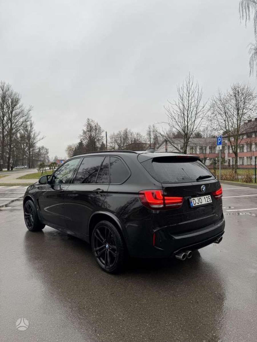 Black BMW X5 2017 in Panevezys, with an engine capacity of 2.00 L and mileage of 69 thousand km for 21000 €, photo 4 on AUTOMOTO.COM.LV