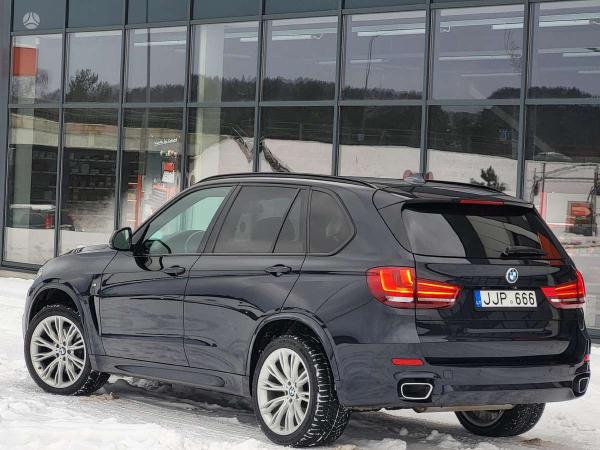 Black BMW X5 2017 in Vilnius, with an engine capacity of 2.99 L and mileage of 249 thousand km for 27800 €, photo 7 on AUTOMOTO.COM.LV