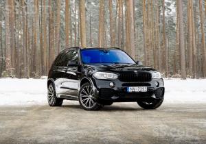 Black BMW X5 2017 in Riga, with an engine capacity of 3.00 L and mileage of 186 thousand km for 26990 €, photo 2 on AUTOMOTO.COM.LV