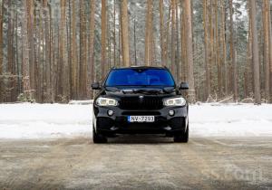 Black BMW X5 2017 in Riga, with an engine capacity of 3.00 L and mileage of 186 thousand km for 26990 €, photo 3 on AUTOMOTO.COM.LV
