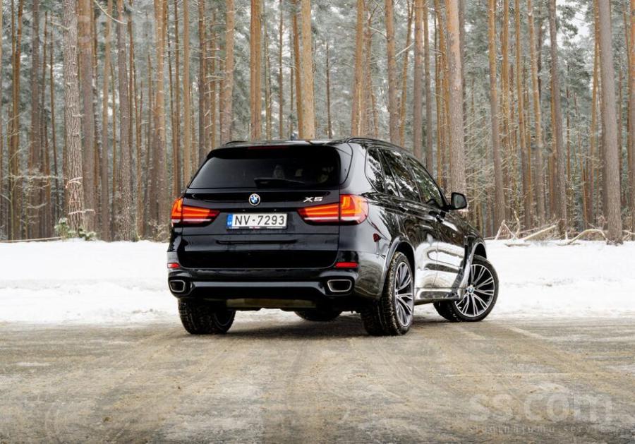 Black BMW X5 2017 in Riga, with an engine capacity of 3.00 L and mileage of 186 thousand km for 26990 €, photo 5 on AUTOMOTO.COM.LV