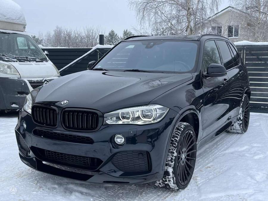 Black BMW X5 2017 in Vilnius, with an engine capacity of 2.99 L and mileage of 145 thousand km for 26600 €, photo 1 on AUTOMOTO.COM.LV