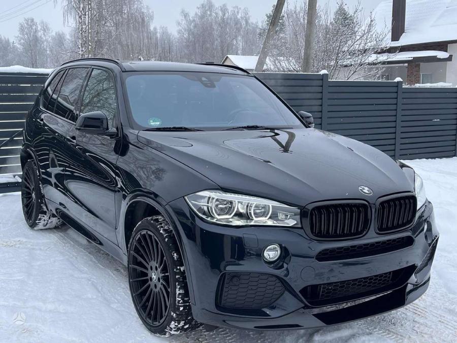 Black BMW X5 2017 in Vilnius, with an engine capacity of 2.99 L and mileage of 145 thousand km for 26600 €, photo 2 on AUTOMOTO.COM.LV