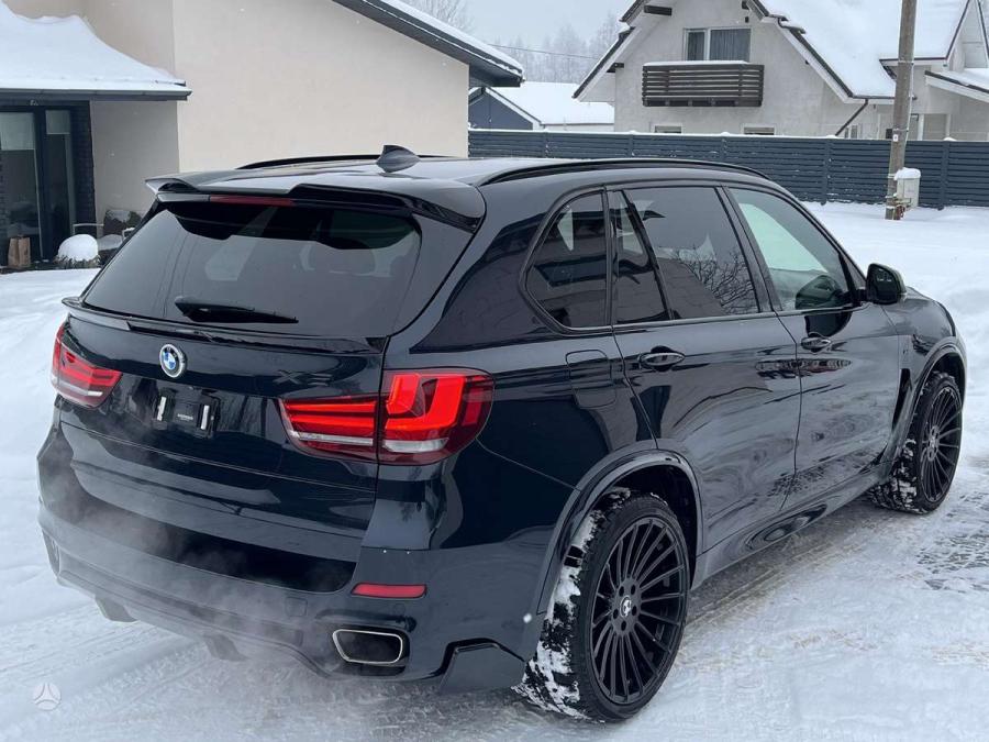 Black BMW X5 2017 in Vilnius, with an engine capacity of 2.99 L and mileage of 145 thousand km for 26600 €, photo 3 on AUTOMOTO.COM.LV