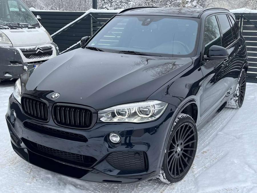Black BMW X5 2017 in Vilnius, with an engine capacity of 2.99 L and mileage of 145 thousand km for 26600 €, photo 5 on AUTOMOTO.COM.LV