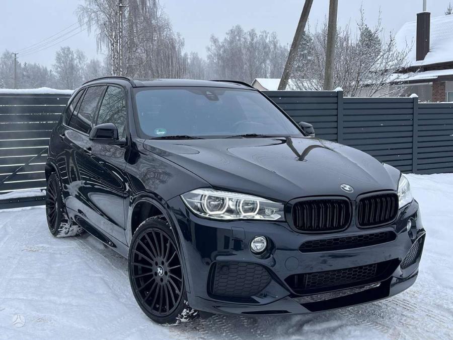 Black BMW X5 2017 in Vilnius, with an engine capacity of 2.99 L and mileage of 145 thousand km for 26600 €, photo 6 on AUTOMOTO.COM.LV
