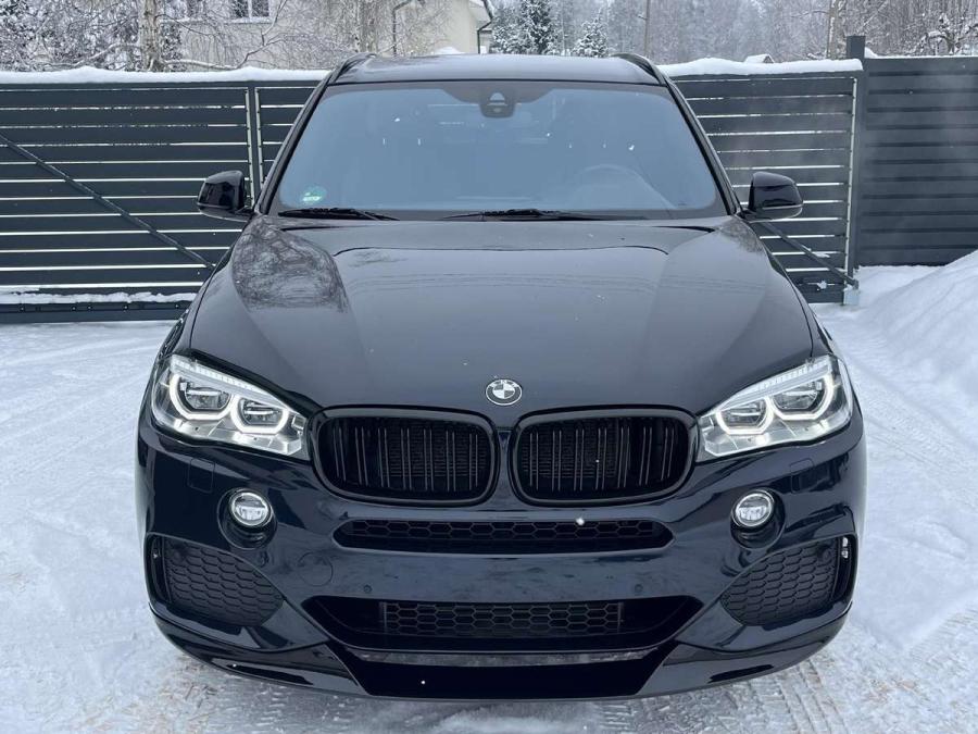 Black BMW X5 2017 in Vilnius, with an engine capacity of 2.99 L and mileage of 145 thousand km for 26600 €, photo 9 on AUTOMOTO.COM.LV