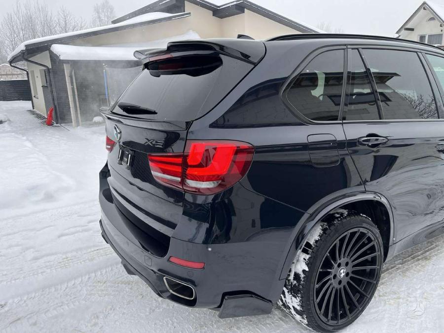 Black BMW X5 2017 in Vilnius, with an engine capacity of 2.99 L and mileage of 145 thousand km for 26600 €, photo 12 on AUTOMOTO.COM.LV