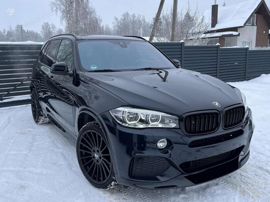 Black BMW X5 2017 in Vilnius, with an engine capacity of 2.99 L and mileage of 145 thousand km for 26600 €, photo 13 on AUTOMOTO.COM.LV