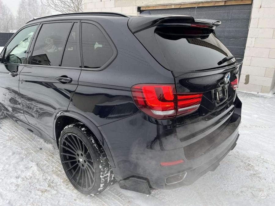 Black BMW X5 2017 in Vilnius, with an engine capacity of 2.99 L and mileage of 145 thousand km for 26600 €, photo 14 on AUTOMOTO.COM.LV