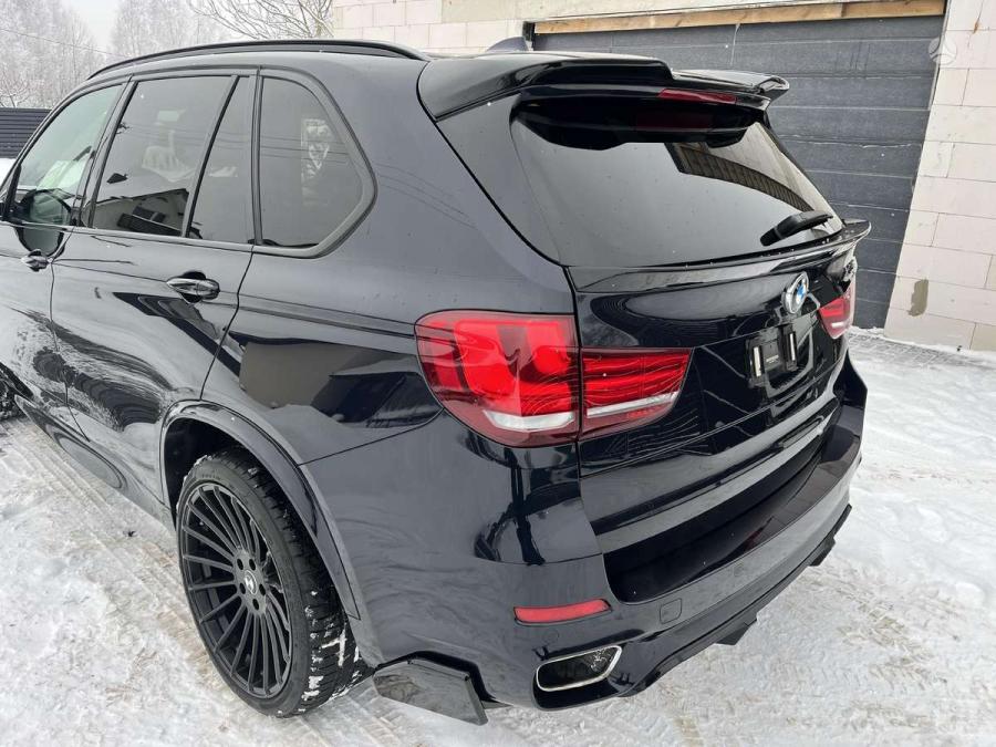 Black BMW X5 2017 in Vilnius, with an engine capacity of 2.99 L and mileage of 145 thousand km for 26600 €, photo 17 on AUTOMOTO.COM.LV