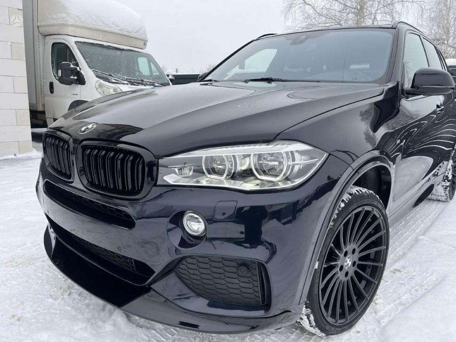 Black BMW X5 2017 in Vilnius, with an engine capacity of 2.99 L and mileage of 145 thousand km for 26600 €, photo 19 on AUTOMOTO.COM.LV