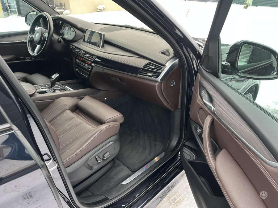 Black BMW X5 2017 in Vilnius, with an engine capacity of 2.99 L and mileage of 145 thousand km for 26600 €, photo 27 on AUTOMOTO.COM.LV
