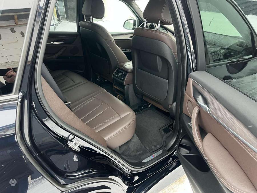 Black BMW X5 2017 in Vilnius, with an engine capacity of 2.99 L and mileage of 145 thousand km for 26600 €, photo 30 on AUTOMOTO.COM.LV