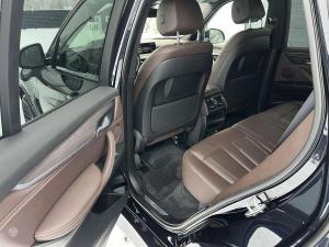 Black BMW X5 2017 in Vilnius, with an engine capacity of 2.99 L and mileage of 145 thousand km for 26600 €, photo 31 on AUTOMOTO.COM.LV