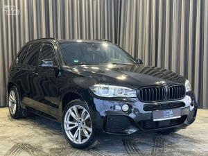 Black BMW X5 2017 in Marijampole, with an engine capacity of 3.00 L and mileage of 293 thousand km for 23950 €, photo 4 on AUTOMOTO.COM.LV