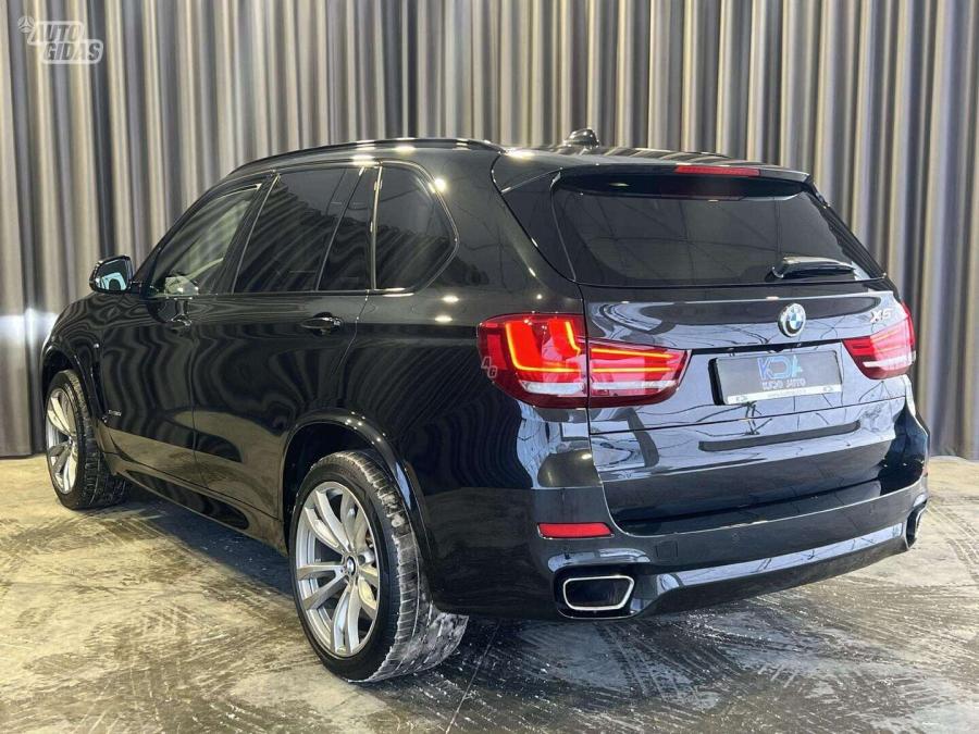 Black BMW X5 2017 in Marijampole, with an engine capacity of 3.00 L and mileage of 293 thousand km for 23950 €, photo 8 on AUTOMOTO.COM.LV