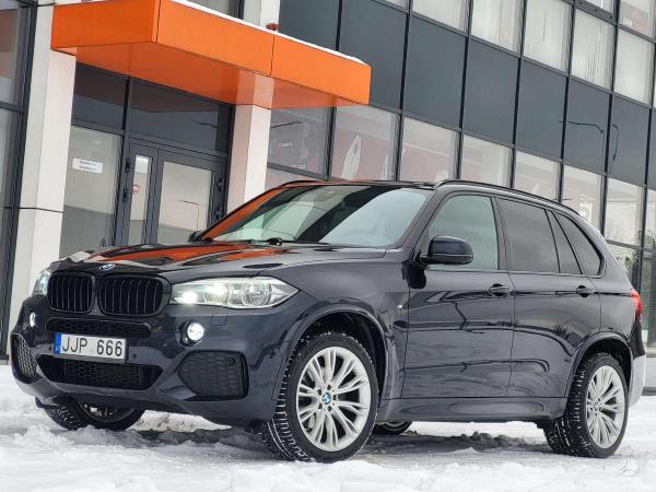 Black BMW X5 2017 in Vilnius, with an engine capacity of 2.99 L and mileage of 249 thousand km for 26900 €, photo 6 on AUTOMOTO.COM.LV