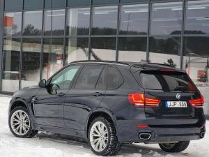 Black BMW X5 2017 in Vilnius, with an engine capacity of 2.99 L and mileage of 249 thousand km for 26900 €, photo 7 on AUTOMOTO.COM.LV