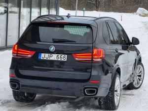 Black BMW X5 2017 in Vilnius, with an engine capacity of 2.99 L and mileage of 249 thousand km for 26900 €, photo 10 on AUTOMOTO.COM.LV