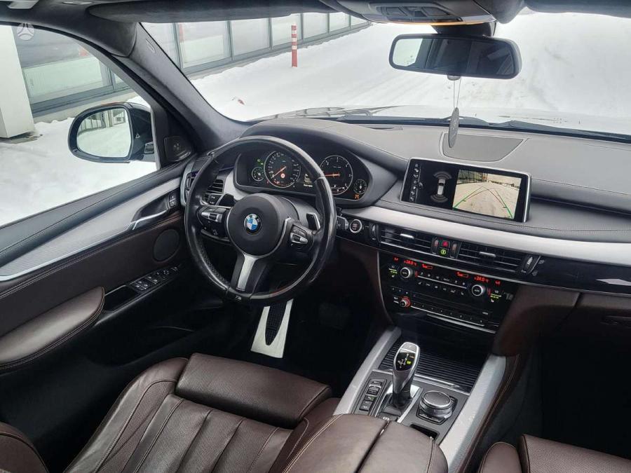Black BMW X5 2017 in Vilnius, with an engine capacity of 2.99 L and mileage of 249 thousand km for 26900 €, photo 12 on AUTOMOTO.COM.LV