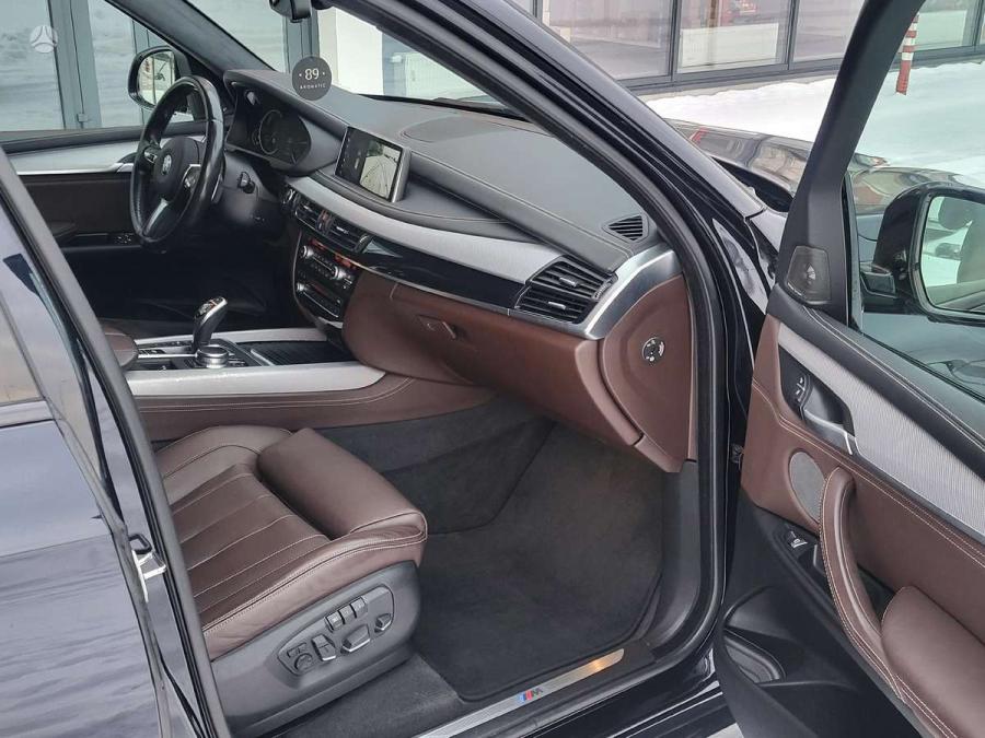 Black BMW X5 2017 in Vilnius, with an engine capacity of 2.99 L and mileage of 249 thousand km for 26900 €, photo 13 on AUTOMOTO.COM.LV